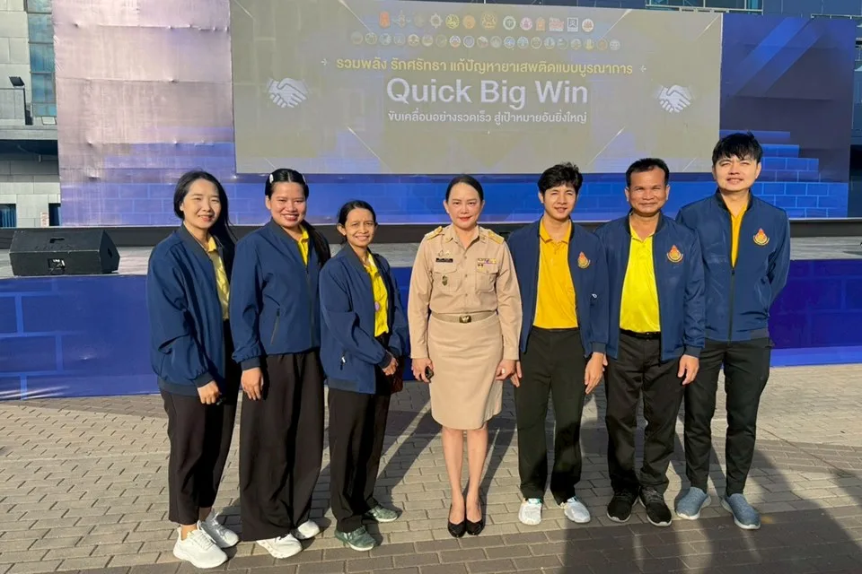 สพ.บุรีรัมย์ เขต ๑ ร่วมงาน Kick Off “รวมพลัง รักศรัทธา แก้ปัญหายาเสพติด” - OBEC